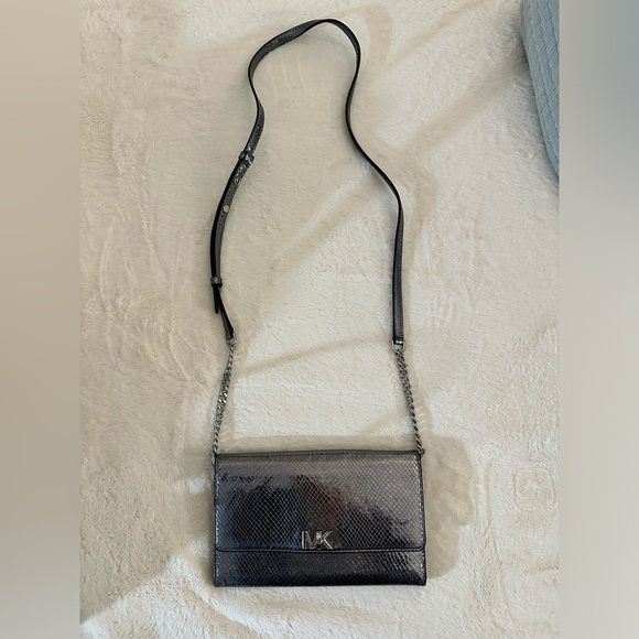 Michael Kors | Bags | Michael Kors Wallet On Chain | Poshmark